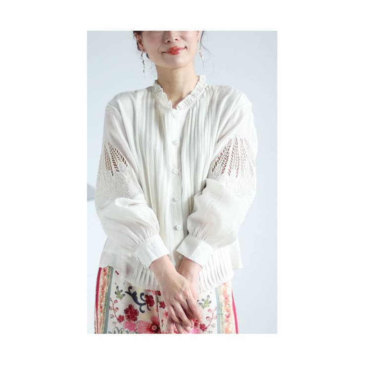 透かし刺繍が美しいタックシャツブラウス レディース 透かし刺繍が美しいタックシャツブラウス レディース