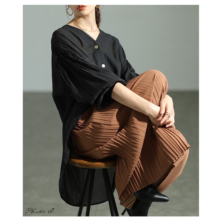大人の抜け感纏うVネックフィッシュテールシアーブラウス レディース