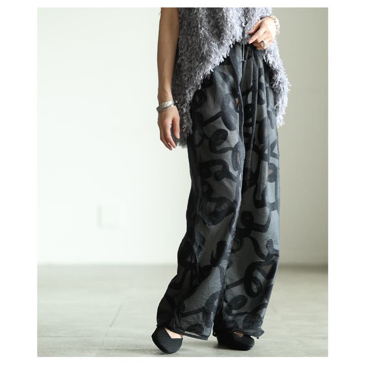 モードな遊び心を纏うペイント柄チュールレイヤードワイドパンツ
