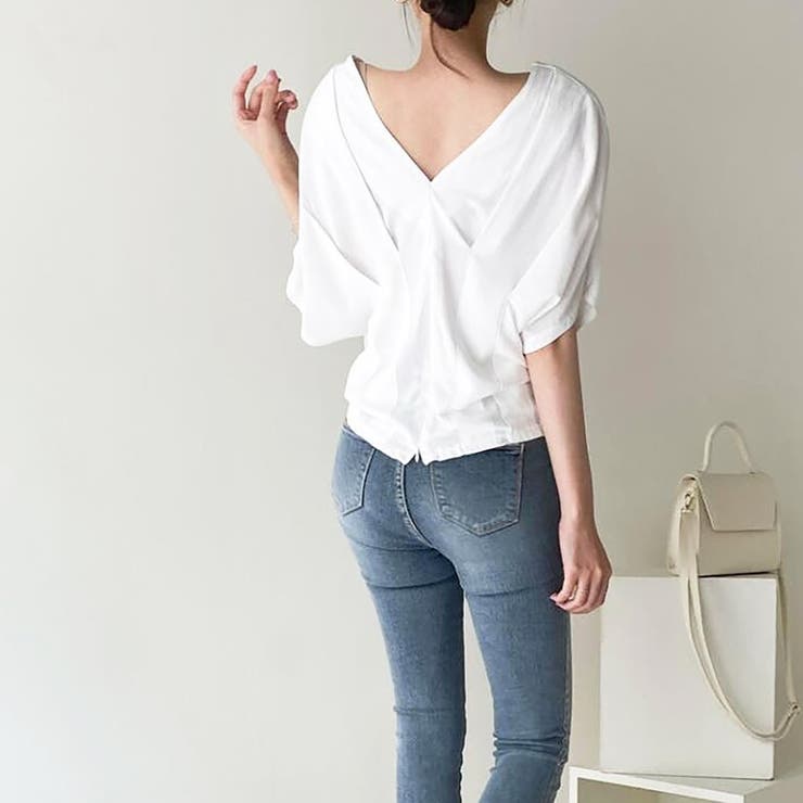 前後2way Vネックブラウス【韓国ファッション】[品番：ZJ000022752]｜Girly Doll（ガーリードール）のレディースファッション通販｜SHOPLIST（ショップリスト）