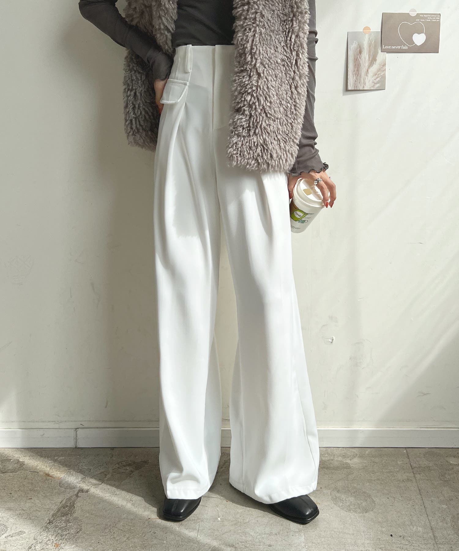 しなやかな落ち感と脚長効果抜群。ポケットデザインセンタータックスラックス[品番：FI000007970]｜futier land（フ ...